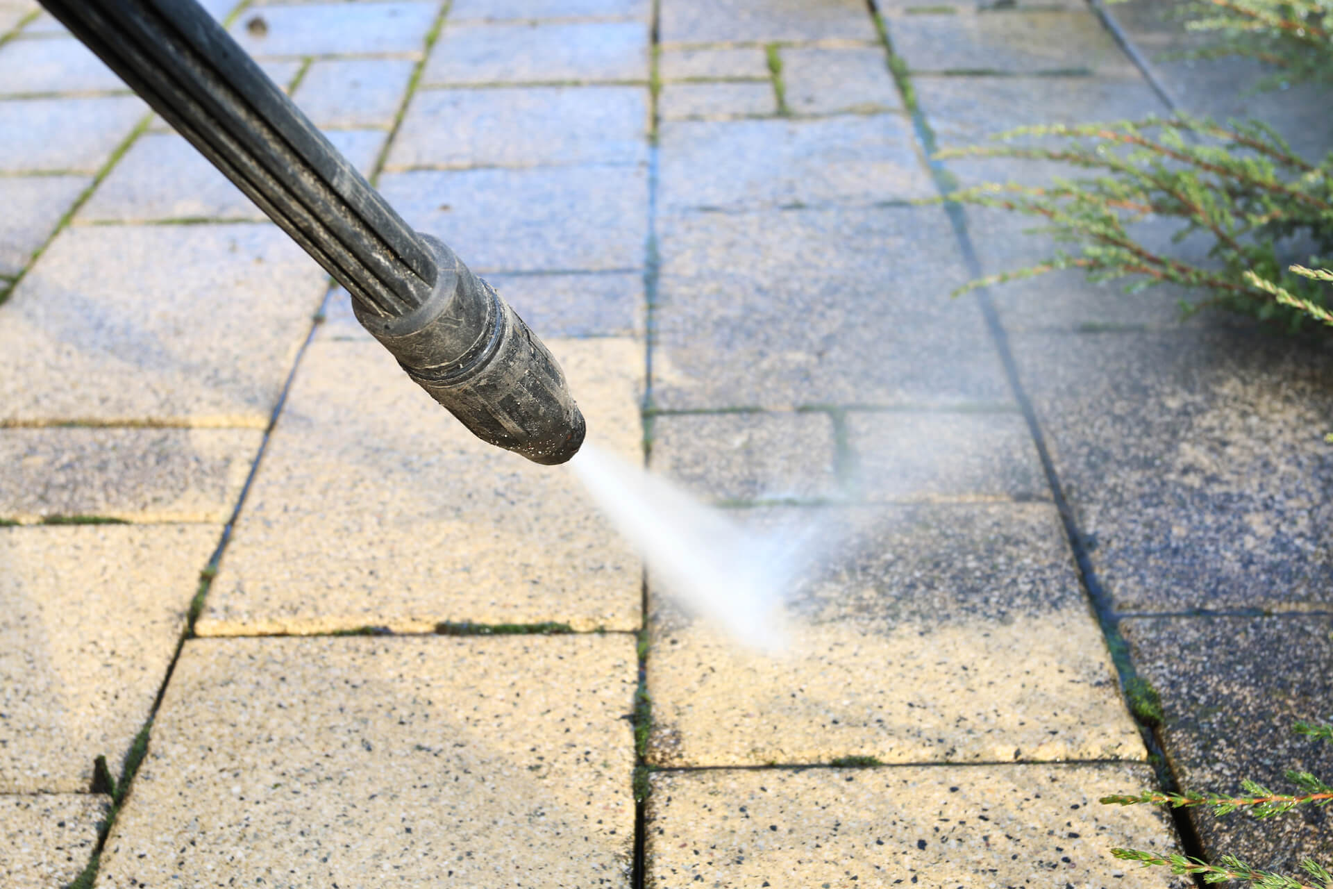 Czyszczenie kostki brukowej - Sektor Clean - Usługi Czyszczące ...